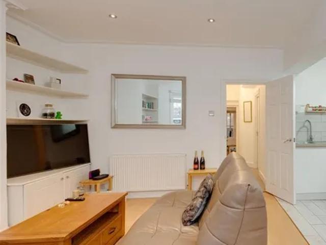 15 Kingsgate Road, London, NW6 4TD, United Kingdom | 2 bed apartment for rent #138102447 | Rentberry