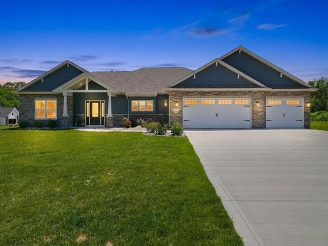 15 Kodak Ln, Angola, IN 46703