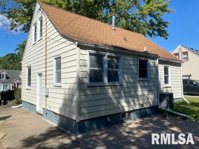 15 Knoll Ct, Rock Island, IL 61201 | Compass