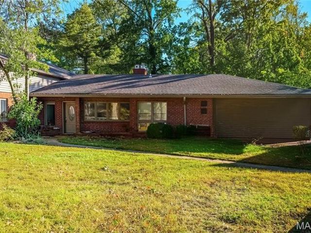 15 Ladue Rdg, Ladue, MO 63124