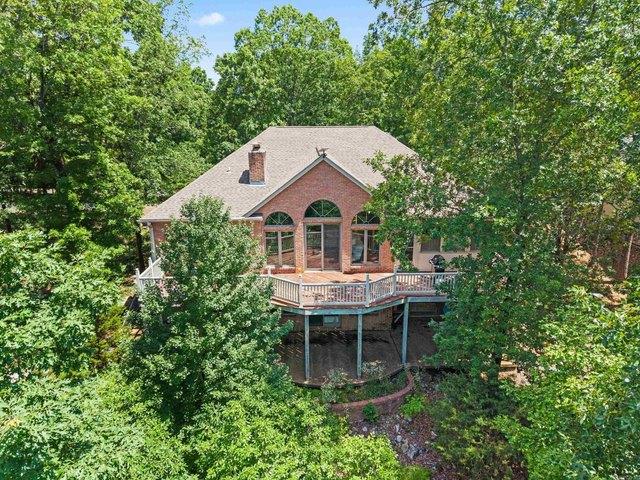 15 Lago Dr, Hot Springs Village, AR 71909