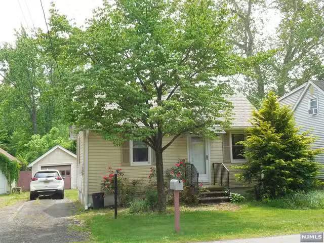 15 LAKEVIEW TER, OAKLAND, NJ 07436 Single Family Residence For.