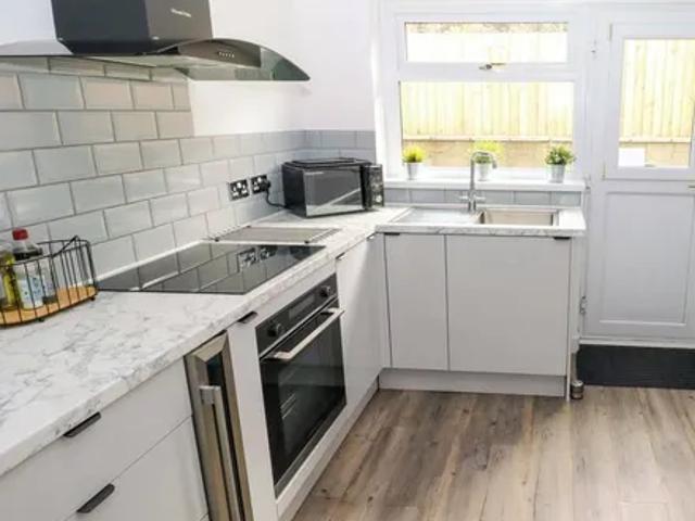 15 Lawnswood | Studio townhouse for rent #167053935 | Rentberry