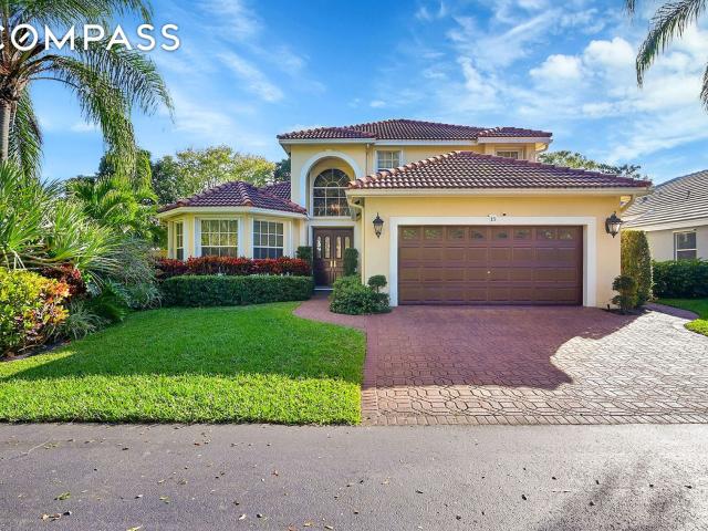 15 Lawrence Lake Dr, Boynton Beach, FL