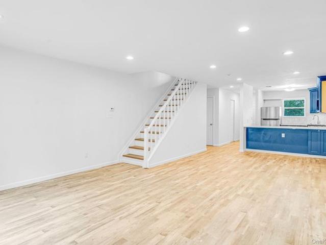 15 Leeward Ln Unit 15, Port Jefferson, NY 11777
