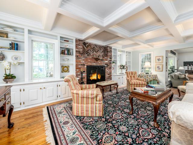 15 Long Pond Circle