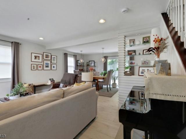 15 Lynne Ave