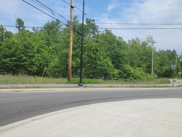 15 Manchester Rd, Standish, ME 04085