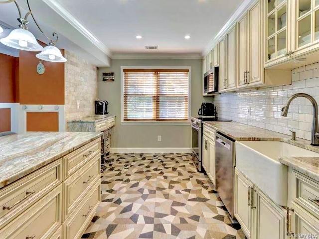 15 Manors Drive