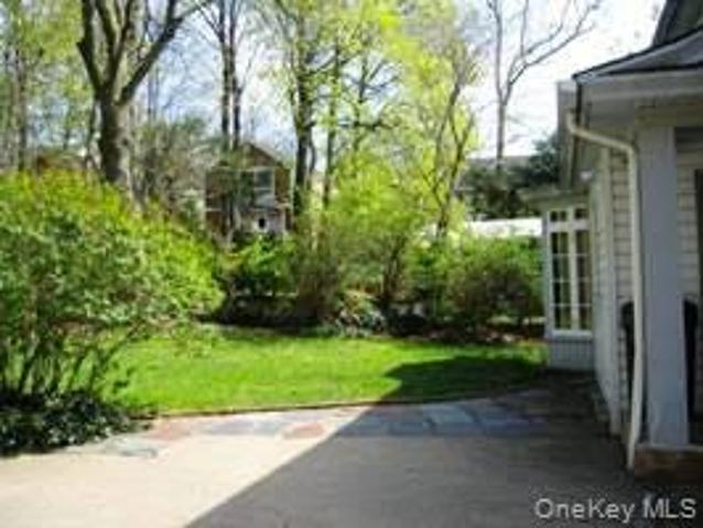 15 Maple Grove St, Great Neck, NY 11023 | MLS #970913
