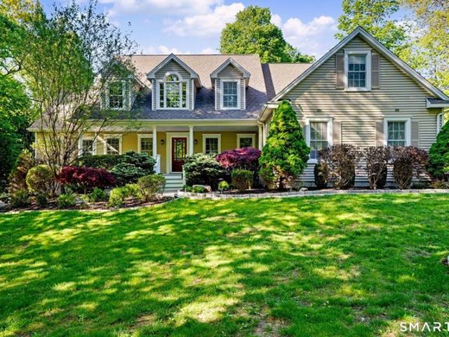 15 Maplecrest Dr, Danbury, CT 06811