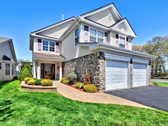 15 Marisa Dr, Middle Island, NY 11953