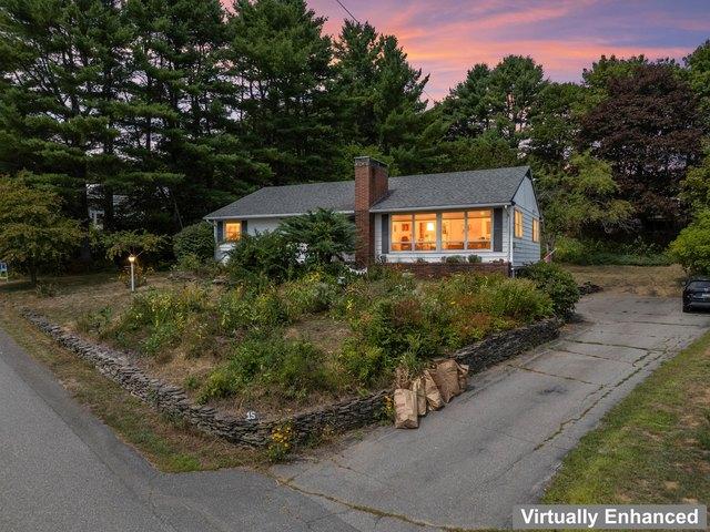 15 Mayflower Rd, Hallowell, ME 04347
