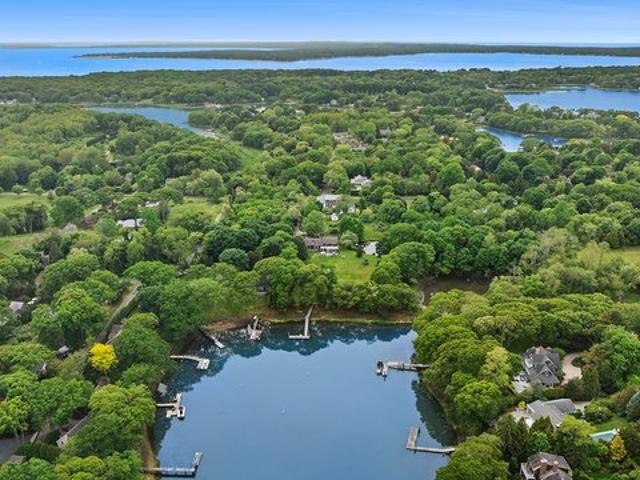 15 Menantic Rd, Shelter Island, NY 11964