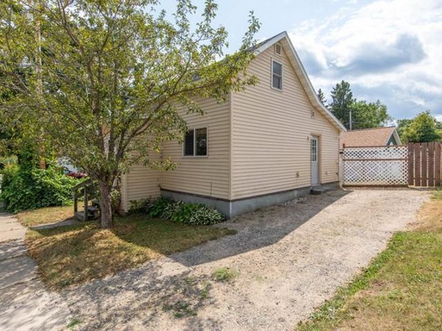 15 Montrose St W, Rhinelander, WI 54501
