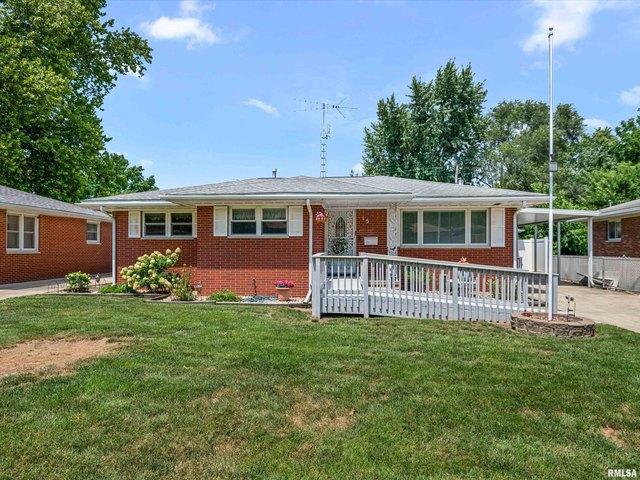 15 Monica Ct, Grandview, IL 62702