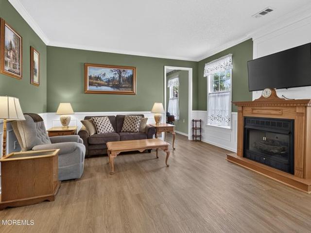 15 Morning Glory Ct, Brick, NJ 08724