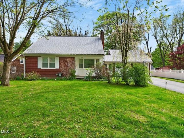 15 Morningside Dr, Delmar, NY 12054