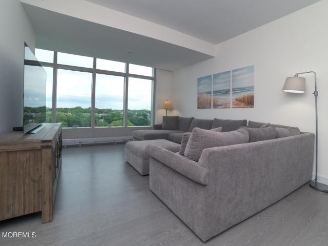 15 Morris Avenue Unit 525