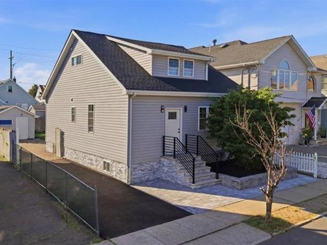 15 Morrissee Ave, Wallington, NJ 07057