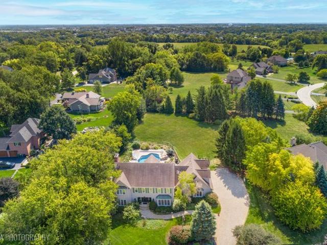 15 Mulberry Dr, Hawthorn Woods, IL 60047