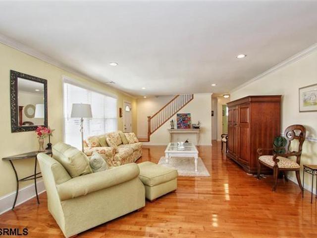 15 N Gladstone Ave