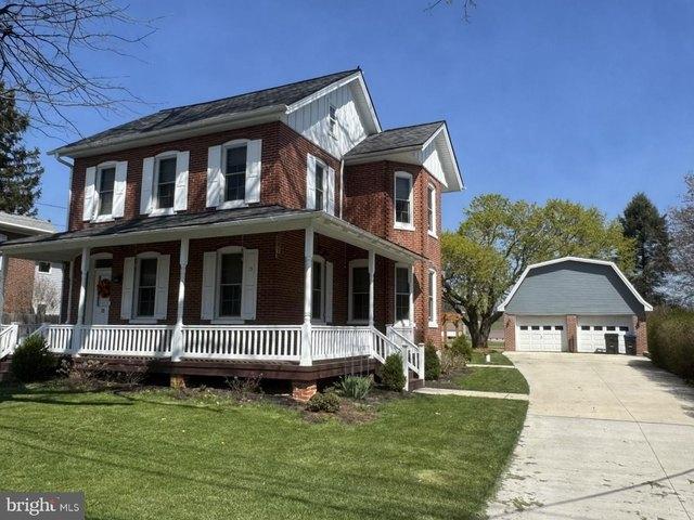 15 N Kinzer Rd, Kinzers, PA 17535