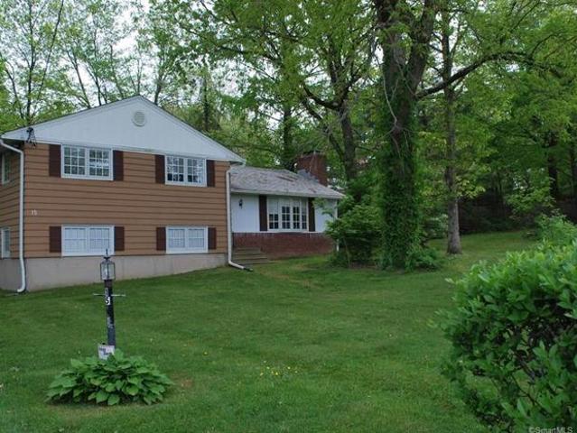 15 N Rd, Woodbury, CT 06798