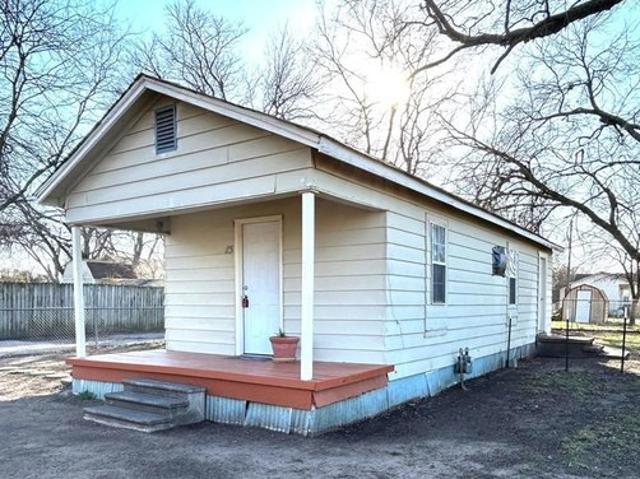 15 N St, Ardmore, OK 73401