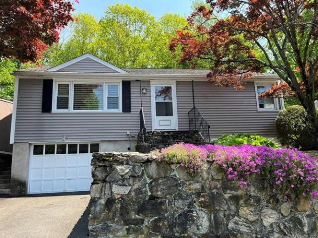 15 North Ave, Derby, CT 06418