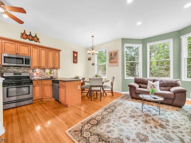 15 Nuthatcher Ct