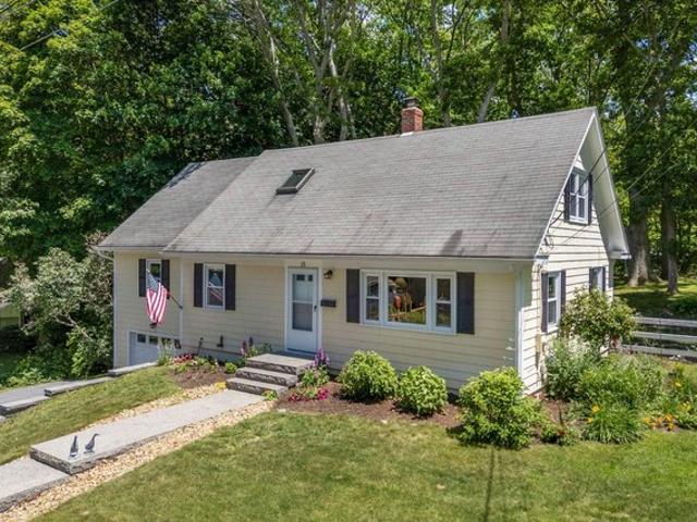 15 Oakwood Rd, Cape Elizabeth, ME 04107