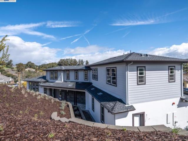 15 Oak Knoll Ct, Petaluma, CA 94952