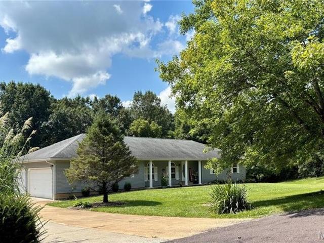 15 Oak Valley Dr, Washington, MO 63090
