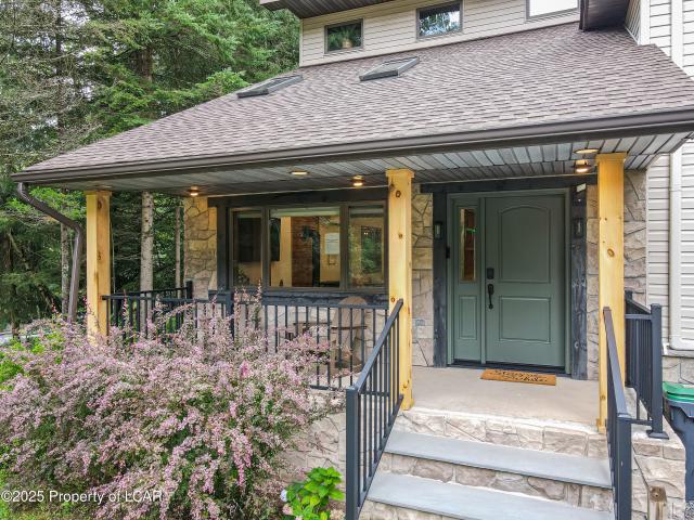 15 Old River Road