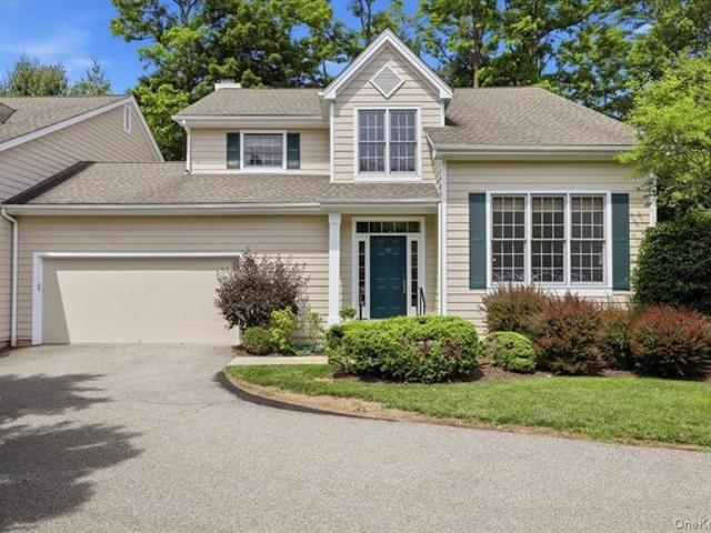 15 Old Town Xing, Mount Kisco, NY 10549