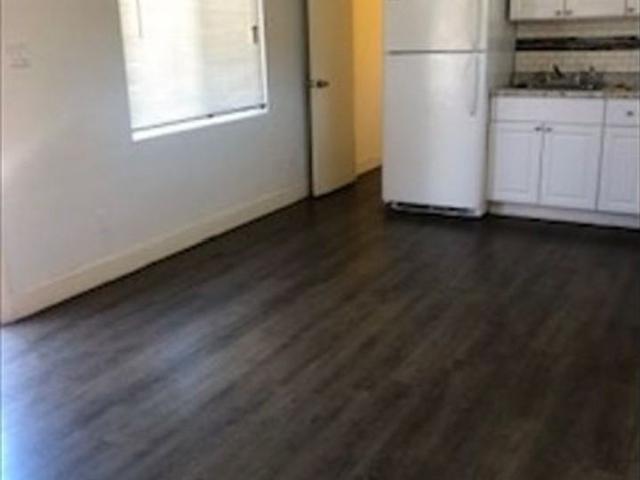 15 on Cambridge Studio Apartment for Rent at 1632 E Cambridge Ave, Phoenix, AZ 85006