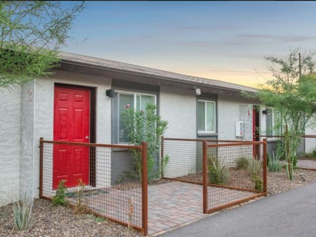 15 on Cambridge Studio Apartment for Rent at 1632 E Cambridge Ave, Phoenix, AZ 85006