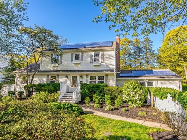 15 Oxbow Rd, Patchogue, NY 11772