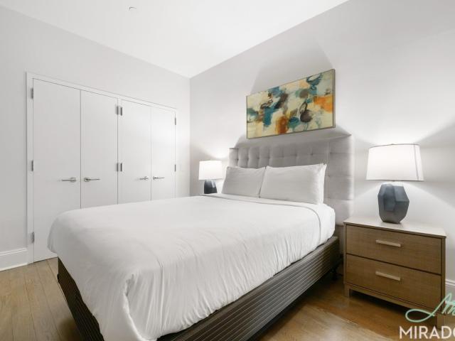 15 Park Row 10F