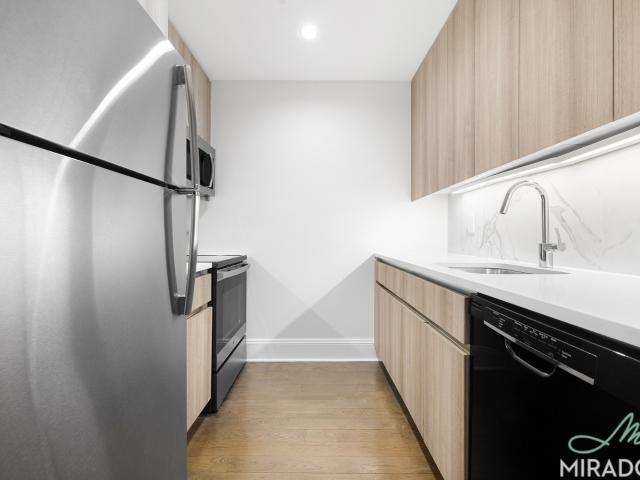 15 Park Row 23G