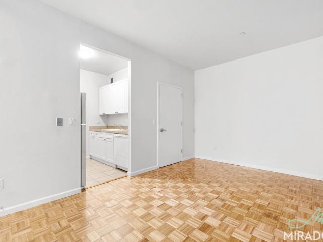 15 Park Row 21J