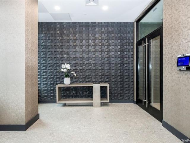 15 Parkview Avenue 406