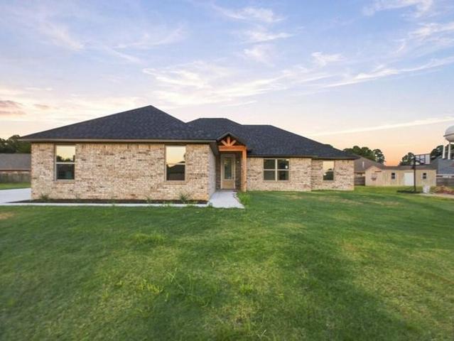 15 Pecos Pl, Wake Village, TX 75501