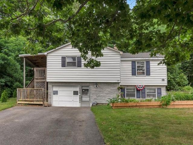 15 Peter Blvd, Lewiston, ME 04240