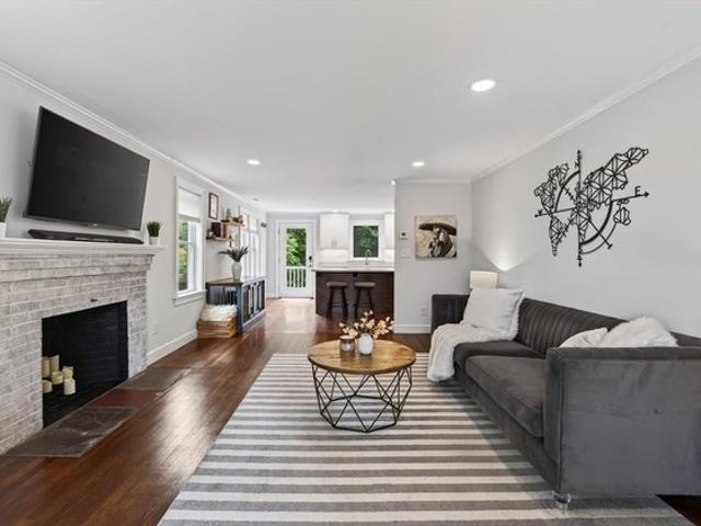 15 Pheasant Ln, Woburn, MA 01801