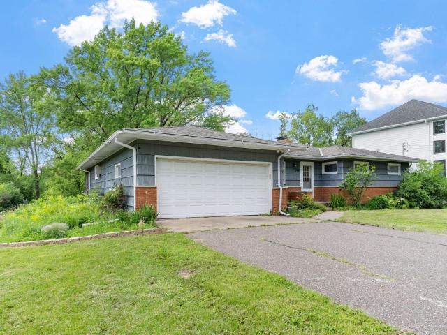 15 Pineview Lane N