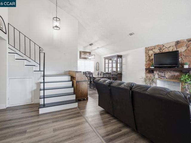 15 Plumas Ct