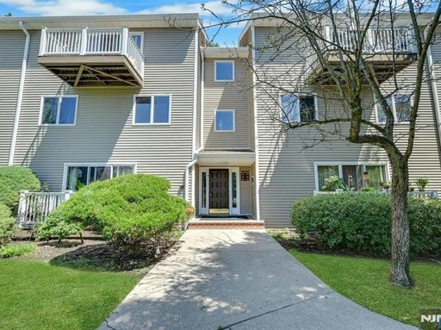 15 Presidential Dr Unit 15, Englewood, NJ 07631