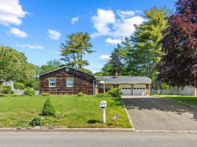 15 Quist Ln, Nesconset, NY 11767